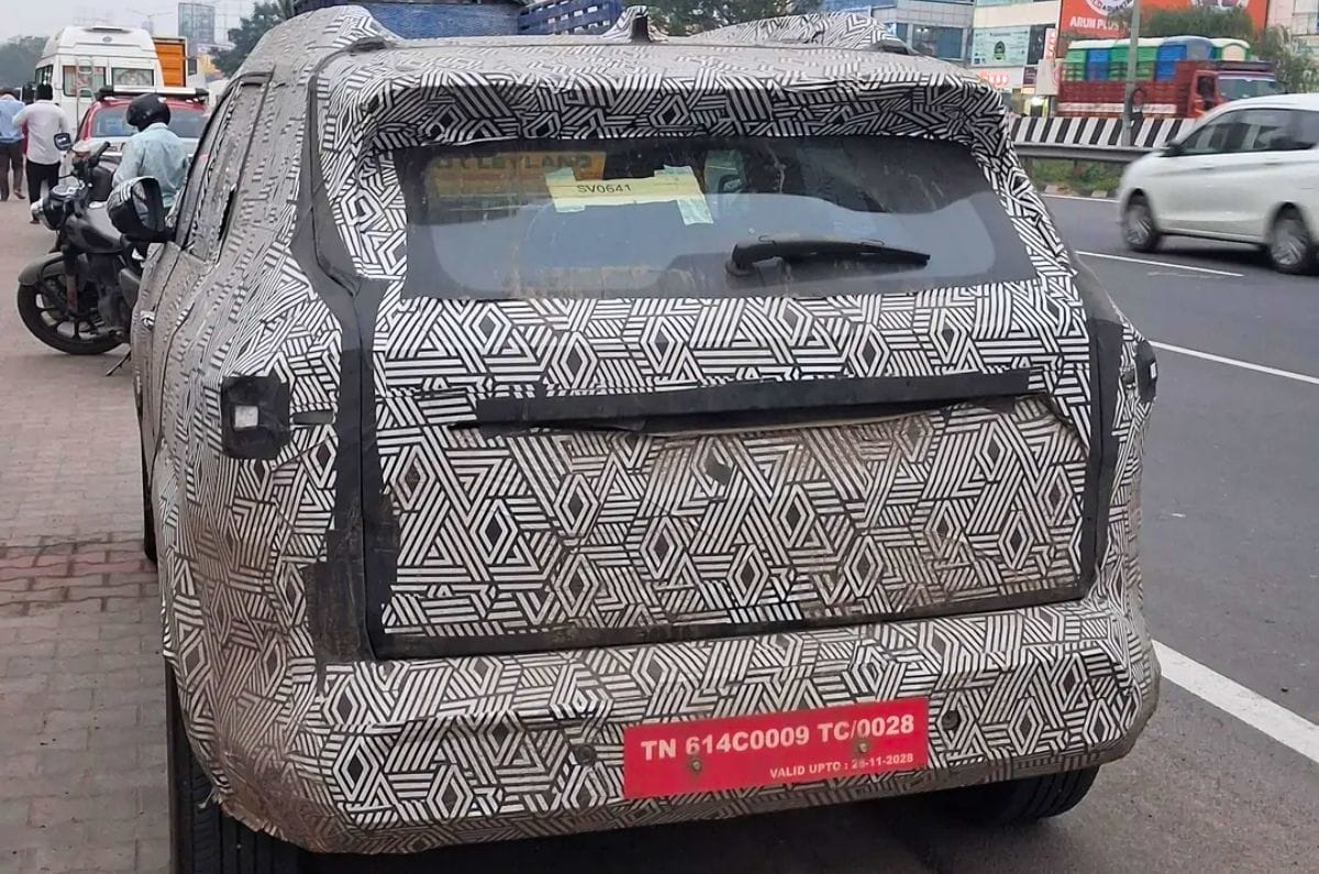 New Renault Duster spy shots show India-spec details - Introduction ...