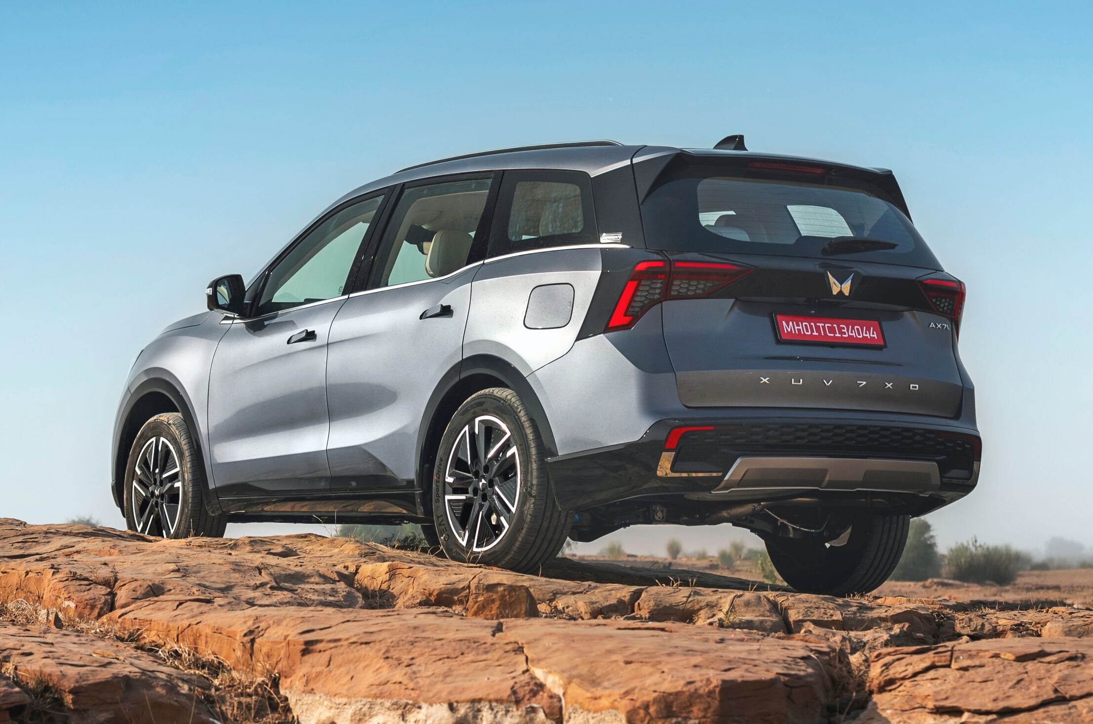 Mahindra XEV 9S, XUV 7XO log 93,689 bookings combined on first day ...