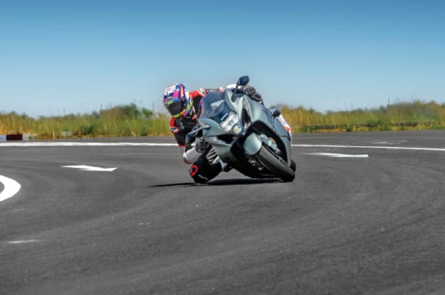 MRF Steel Brace SP 01 superbike tyres experience on a Suzuki Hayabusa ...