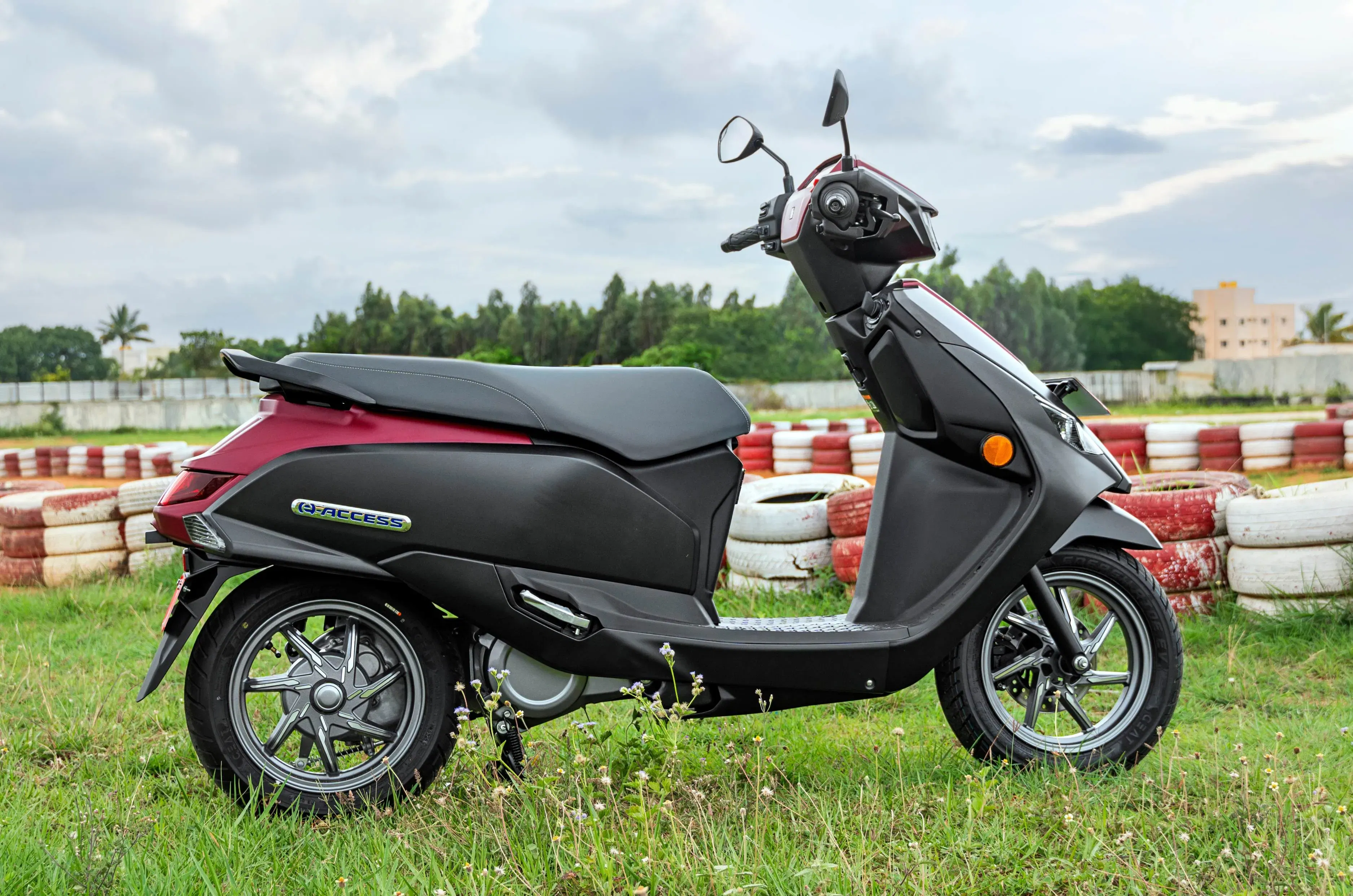 Suzuki e Access Colours – Check Suzuki e Access Colour Options ...